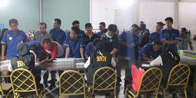 Tertangkapnya Sekuriti, BNNK Tes Urin Karyawan Duta Mall ...