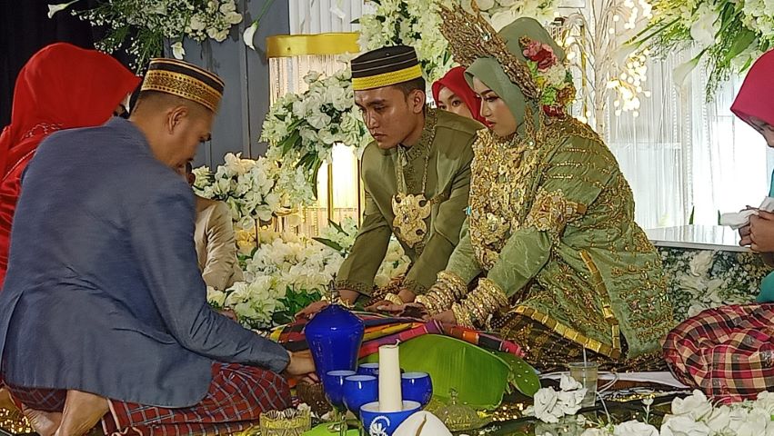 Anakda Maulidina Putri Nur Gelar Prosesi Mappacci Atau Memoles Pacar ...